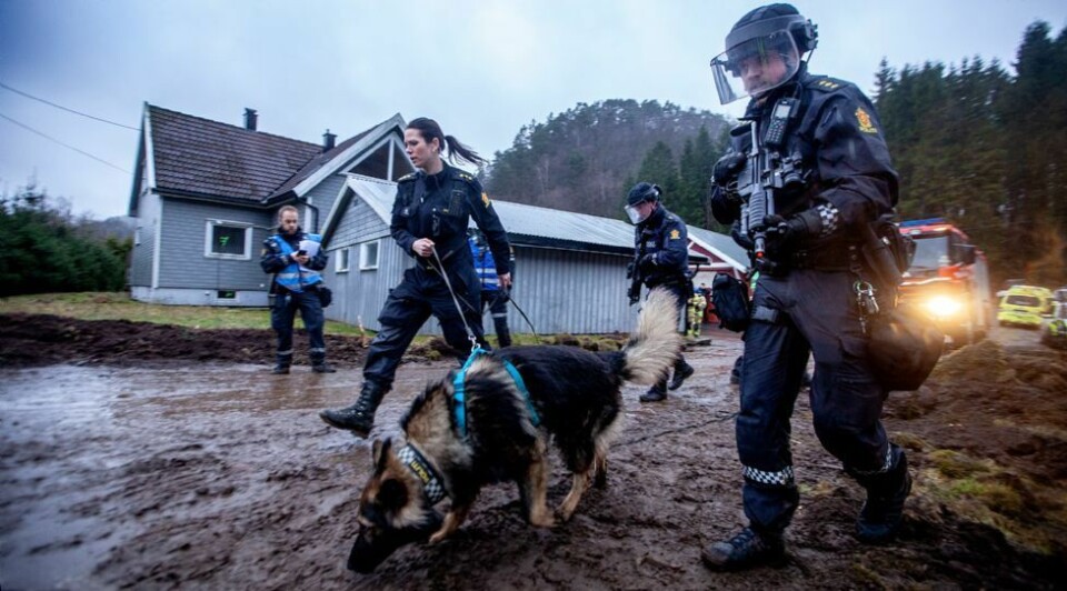 Midlertidig bevæpning av politiet forlenges inntil 8 uker Midlertidig bevæpning av politiet forlenges inntil 8 uker